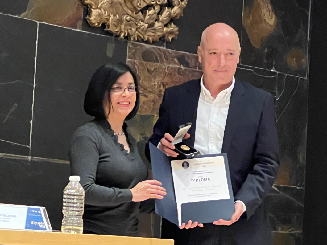 Muchas felicidades al Dr. Axel de la Macorra, exalumno generación 1981 ...